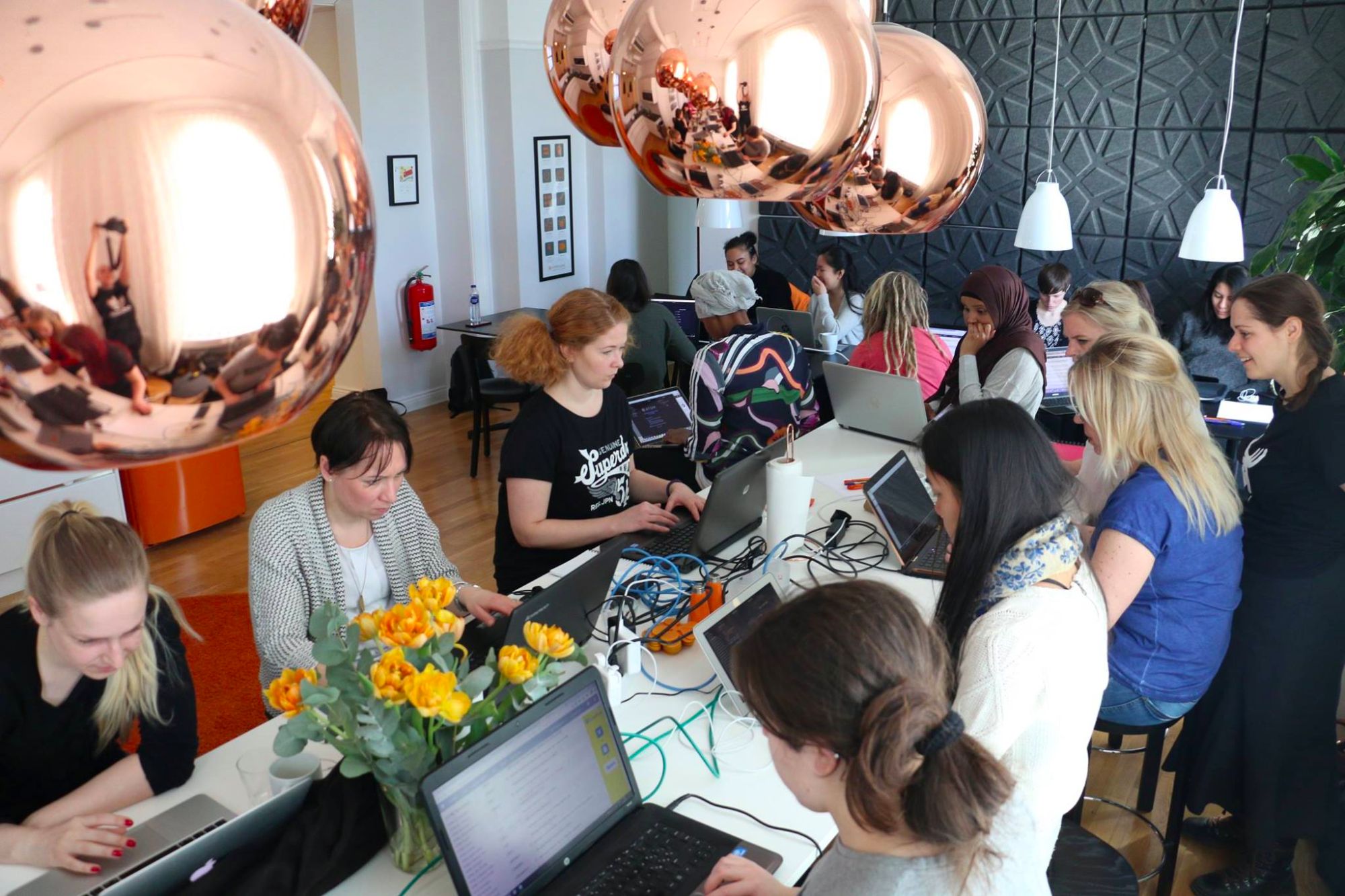 Pink Programming Sunday | A day of Coding, Inspiration, and Networking